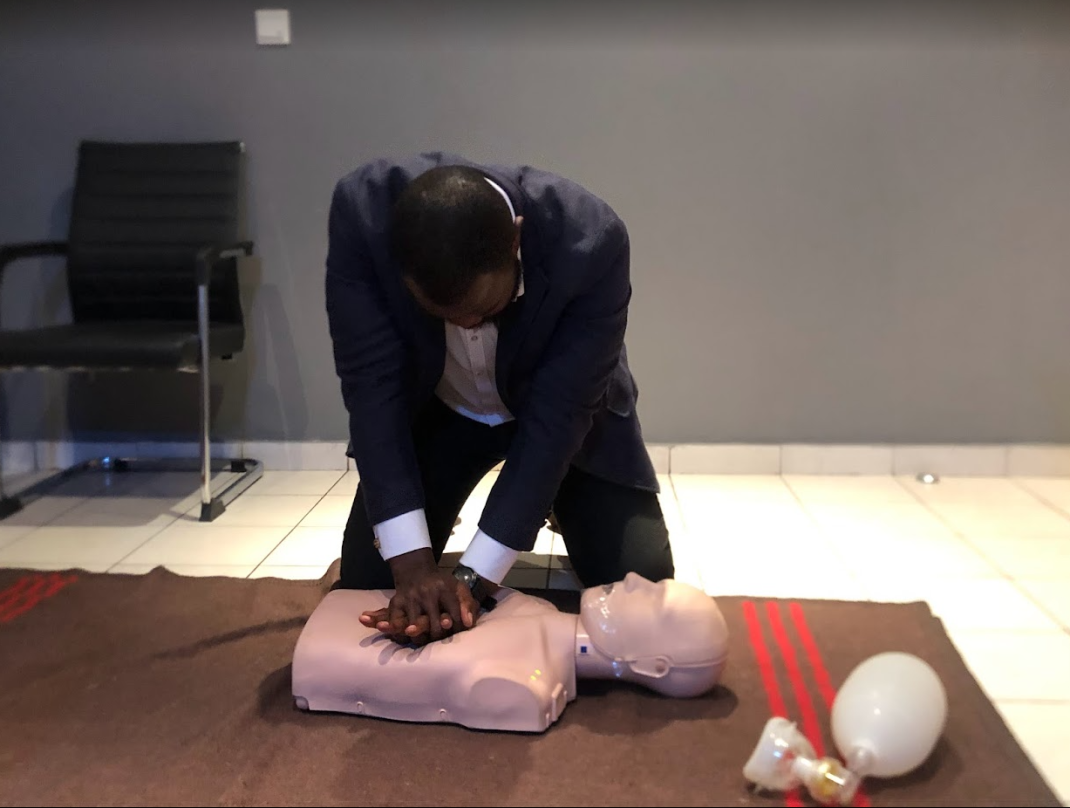 A Step-by-Step Guide to Performing CPR - RefinedNG