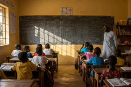 Àrò Mẹ́ta – The Welcome to Lagos Statue - RefinedNG